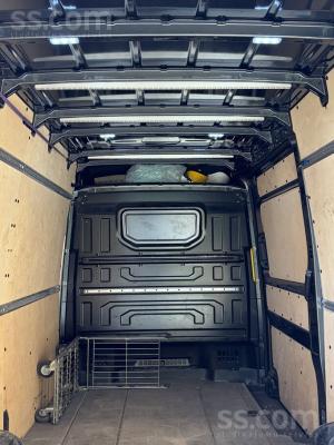 Pelēks Volkswagen Crafter 2019 Rīga, ar dzinēja tilpumu 2.00 L un nobraukumu 120 tūkst. km par 28900 €, foto 15 vietnē AUTOMOTO.COM.LV
