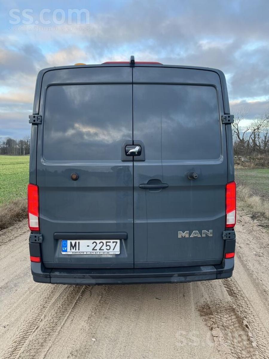 Grey Volkswagen Crafter 2021 in Valka, with an engine capacity of 2.00 L and mileage of 141 thousand km for 34900 €, photo 4 on AUTOMOTO.COM.LV