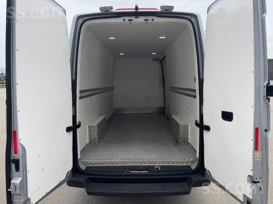 Pelēks Volkswagen Crafter 2021 Rīga, ar dzinēja tilpumu 2.00 L un nobraukumu 159 tūkst. km par 18900 €, foto 21 vietnē AUTOMOTO.COM.LV