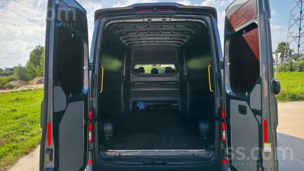 Pelēks Volkswagen Crafter 2022 Rīga, ar dzinēja tilpumu 2.00 L un nobraukumu 108 tūkst. km par 46500 €, foto 9 vietnē AUTOMOTO.COM.LV