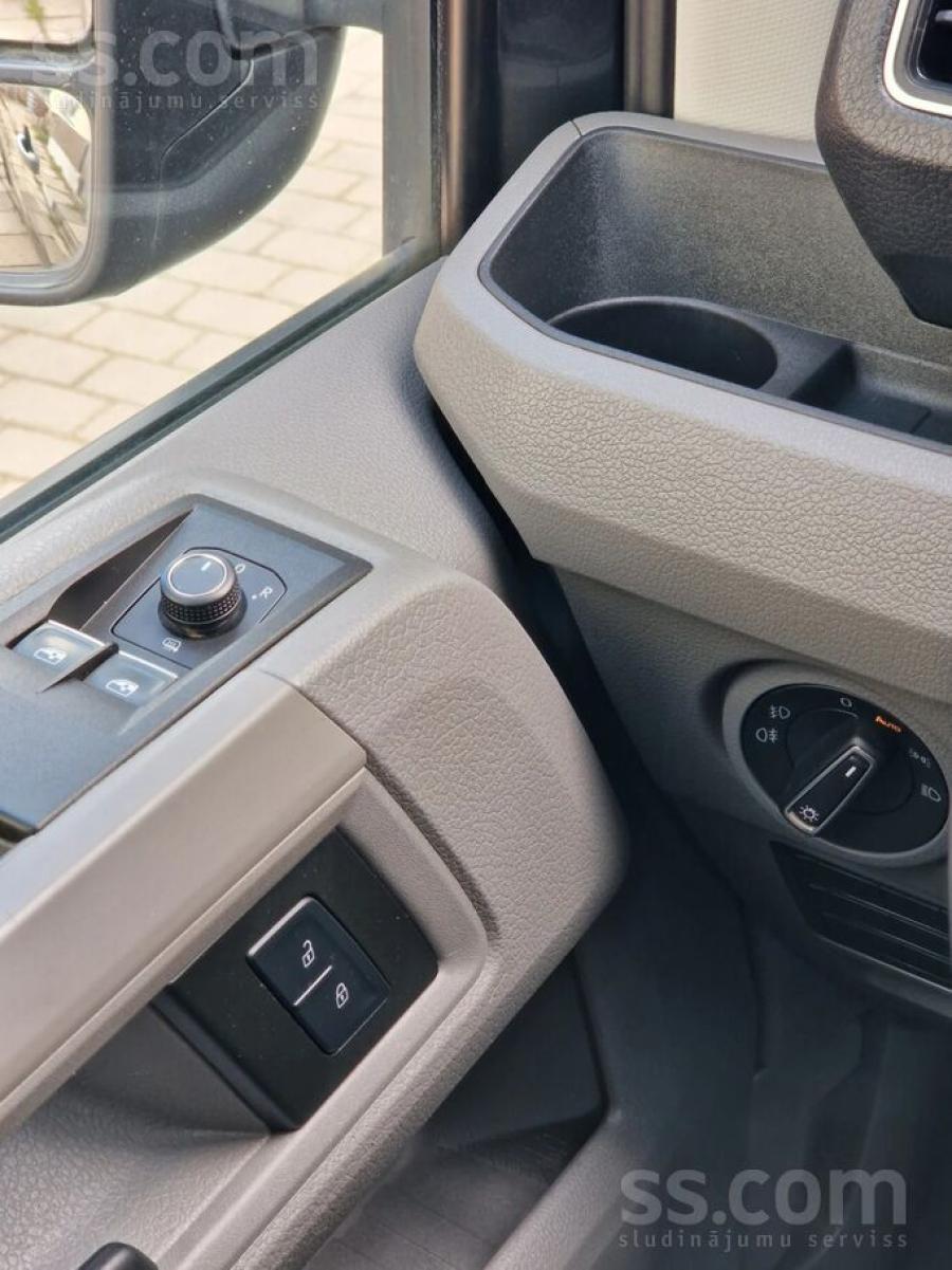 Pelēks Volkswagen Crafter 2021 Rīga, ar dzinēja tilpumu 2.00 L un nobraukumu 310 tūkst. km par 19950 €, foto 6 vietnē AUTOMOTO.COM.LV