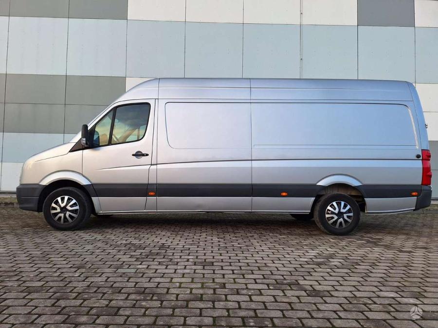 Volkswagen Crafter 2017 in Dobele, with an engine capacity of 2.00 L and mileage of 303 thousand km for 9900 €, photo 4 on AUTOMOTO.COM.LV