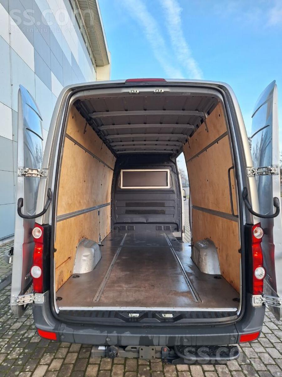 Volkswagen Crafter 2017 in Jekabpils, with an engine capacity of 2.00 L and mileage of 303 thousand km for 9900 €, photo 9 on AUTOMOTO.COM.LV