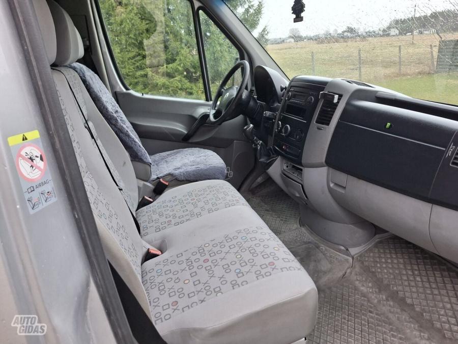 Volkswagen Crafter 2007 in Mazeikiai, with an engine capacity of 2.50 L and mileage of 266 thousand km for 5500 €, photo 5 on AUTOMOTO.COM.LV