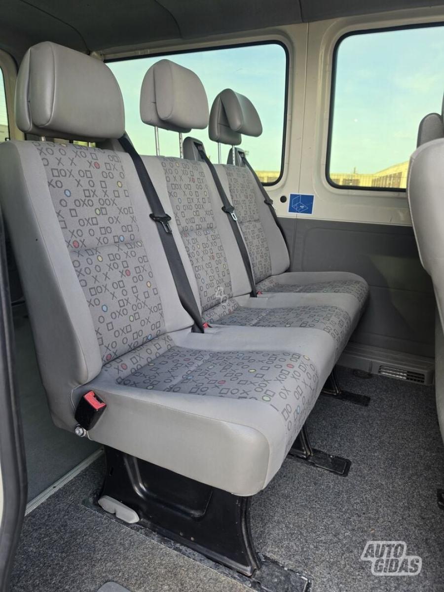Volkswagen Crafter 2009 Viļņa, ar dzinēja tilpumu 2.50 L un nobraukumu 363 tūkst. km par 8500 €, foto 24 vietnē AUTOMOTO.COM.LV