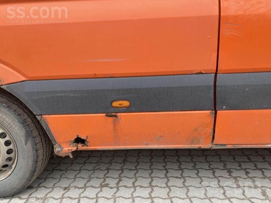 Orange Volkswagen Crafter 2009 in Riga, with an engine capacity of 2.50 L and mileage of 380 thousand km for 1900 €, photo 7 on AUTOMOTO.COM.LV