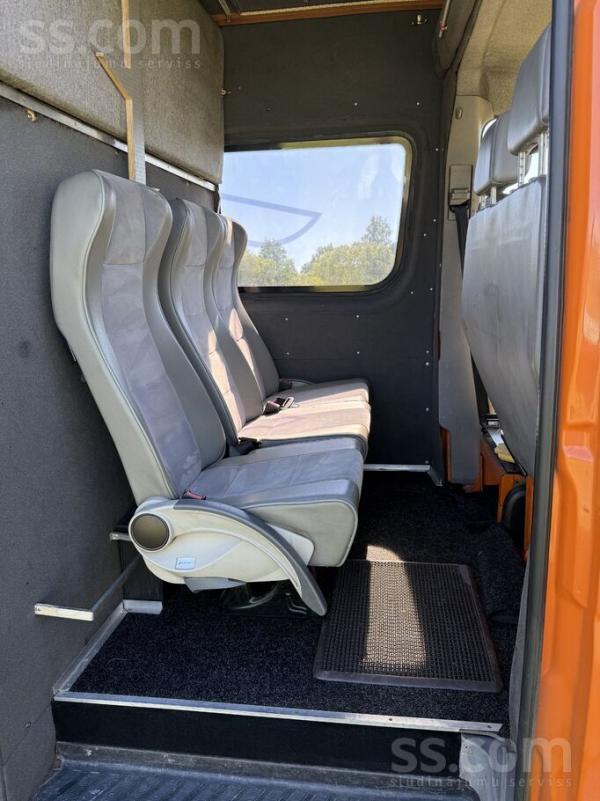 Orange Volkswagen Crafter 2011 in Riga, with an engine capacity of 2.50 L and mileage of 300 thousand km for 6000 €, photo 4 on AUTOMOTO.COM.LV