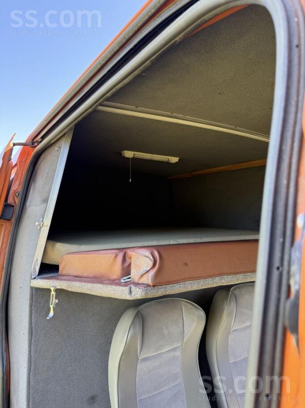 Orange Volkswagen Crafter 2011 in Riga, with an engine capacity of 2.50 L and mileage of 300 thousand km for 6000 €, photo 5 on AUTOMOTO.COM.LV