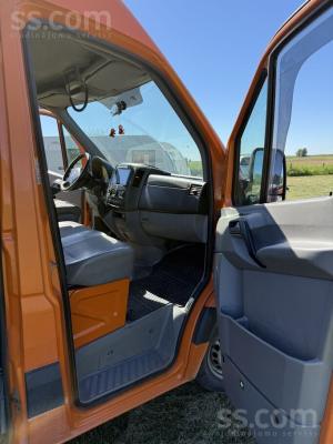 Oranžs Volkswagen Crafter 2011 Rīga, ar dzinēja tilpumu 2.50 L un nobraukumu 300 tūkst. km par 6000 €, foto 4 vietnē AUTOMOTO.COM.LV