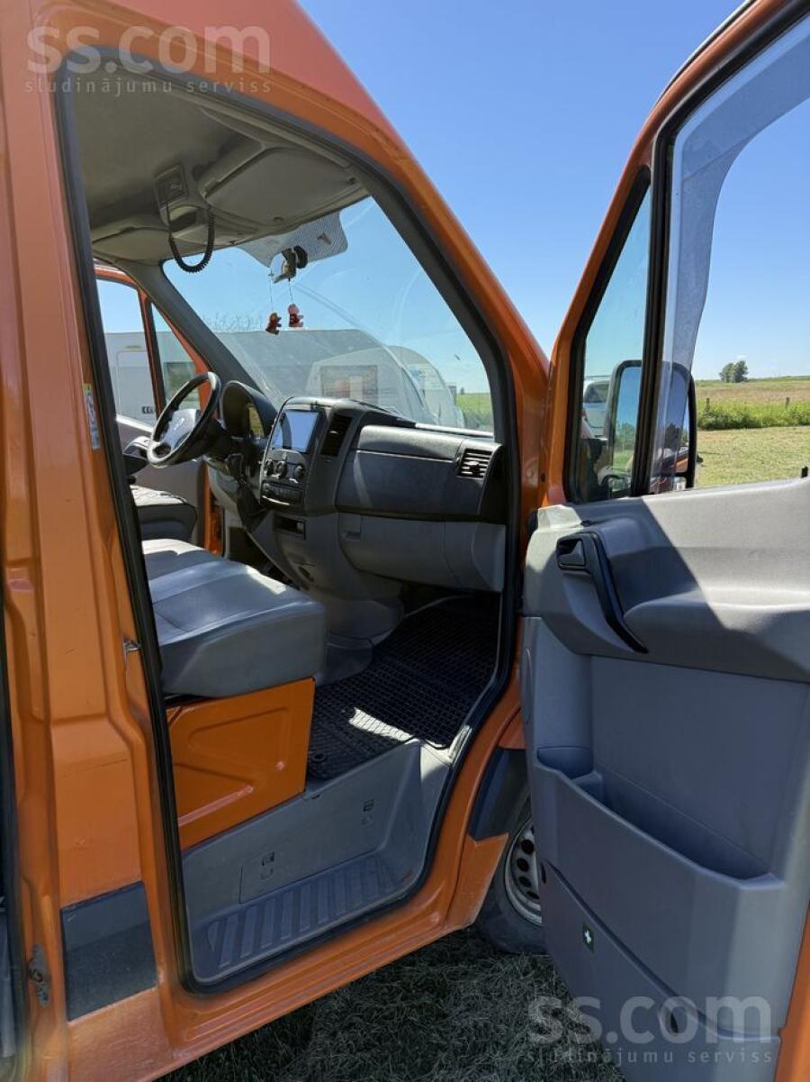 Oranžs Volkswagen Crafter 2011 Rīga, ar dzinēja tilpumu 2.50 L un nobraukumu 300 tūkst. km par 6000 €, foto 4 vietnē AUTOMOTO.COM.LV