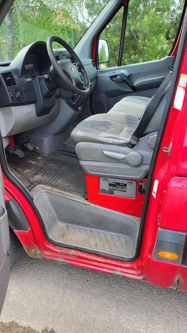 Sarkans Volkswagen Crafter 2006 Panevēža, ar dzinēja tilpumu 2.50 L un nobraukumu 353 tūkst. km par 3400 €, foto 10 vietnē AUTOMOTO.COM.LV