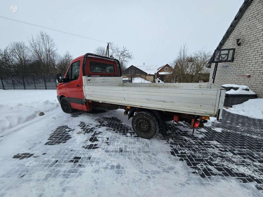 Red Volkswagen Crafter 2008 in Prienai, with an engine capacity of 2.50 L and mileage of 443 thousand km for 4800 €, photo 5 on AUTOMOTO.COM.LV