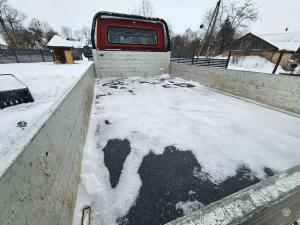 Red Volkswagen Crafter 2008 in Prienai, with an engine capacity of 2.50 L and mileage of 443 thousand km for 4800 €, photo 9 on AUTOMOTO.COM.LV
