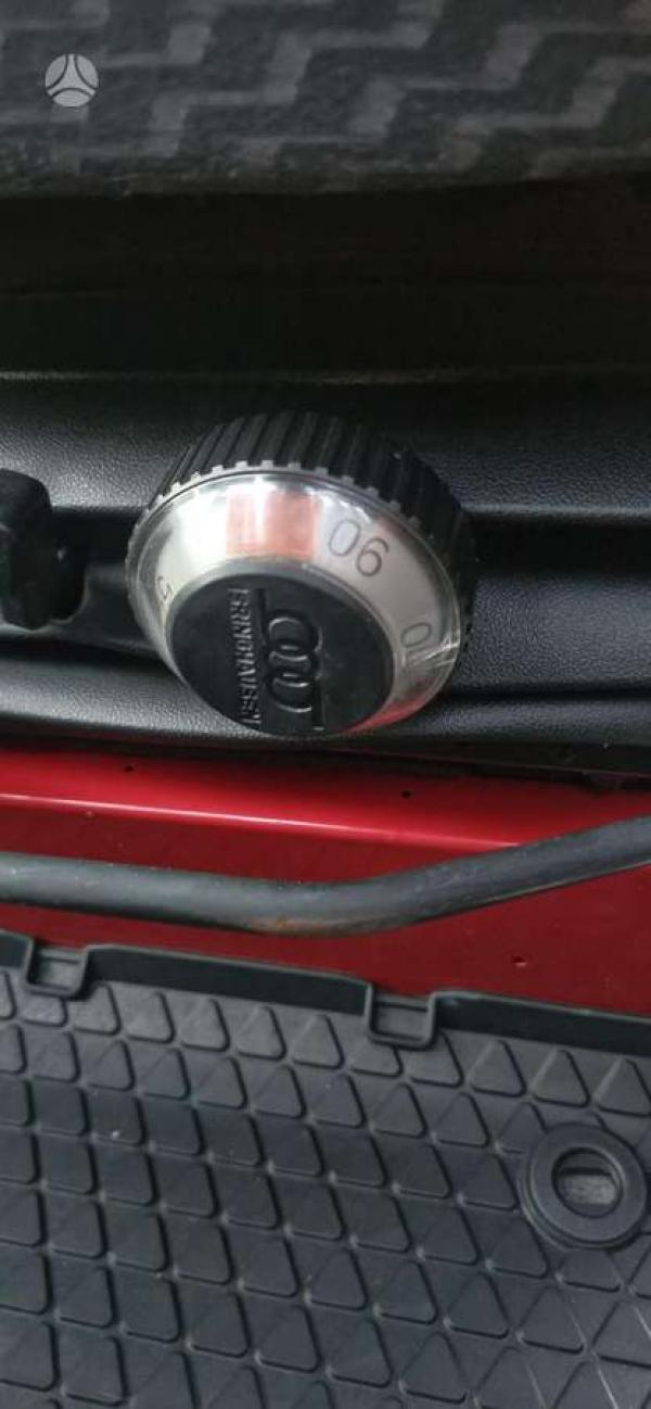 Red Volkswagen Crafter 2011 in Kelme, with an engine capacity of 2.00 L and mileage of 153 thousand km for 7200 €, photo 8 on AUTOMOTO.COM.LV
