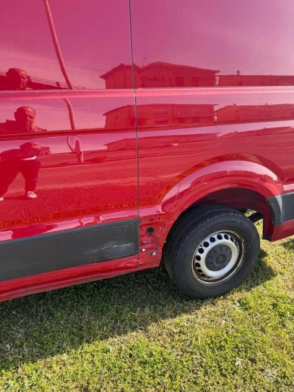 Sarkans Volkswagen Crafter 2018 Panevēža, ar dzinēja tilpumu 0.00 L un nobraukumu 143 tūkst. km par 6800 €, foto 2 vietnē AUTOMOTO.COM.LV