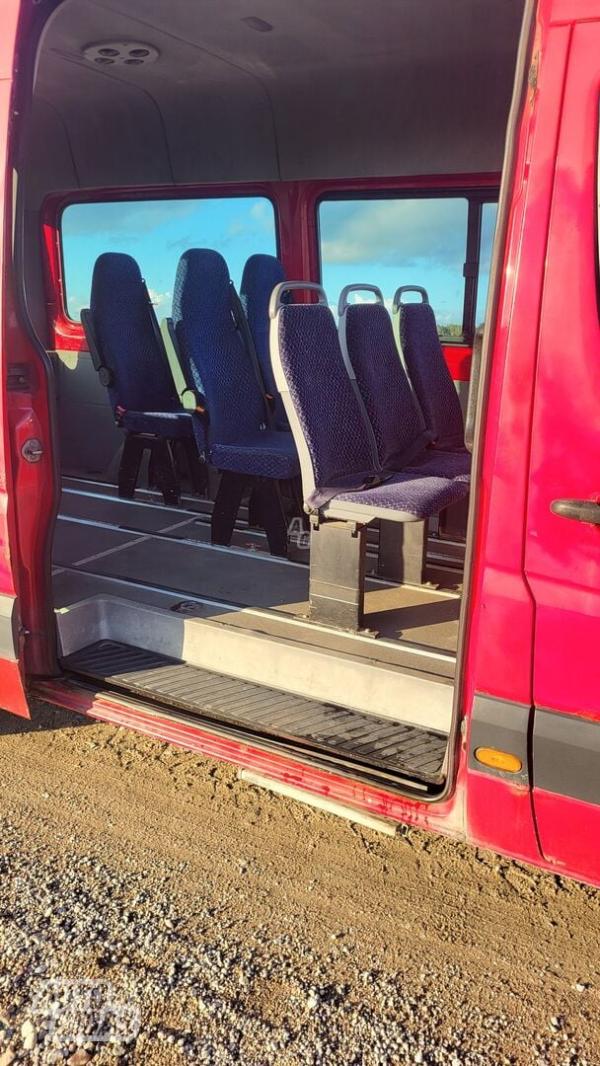 Red Volkswagen Crafter 2006 in Panevezys, with an engine capacity of 2.50 L and mileage of 352 thousand km for 2800 €, photo 9 on AUTOMOTO.COM.LV