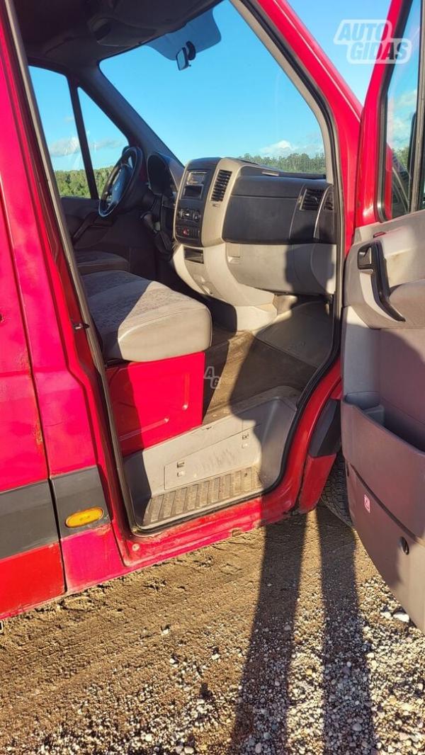 Red Volkswagen Crafter 2006 in Panevezys, with an engine capacity of 2.50 L and mileage of 352 thousand km for 2800 €, photo 10 on AUTOMOTO.COM.LV