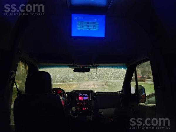 Red Volkswagen Crafter 2008 in Riga, with an engine capacity of 2.50 L and mileage of 233 thousand km for 10900 €, photo 6 on AUTOMOTO.COM.LV
