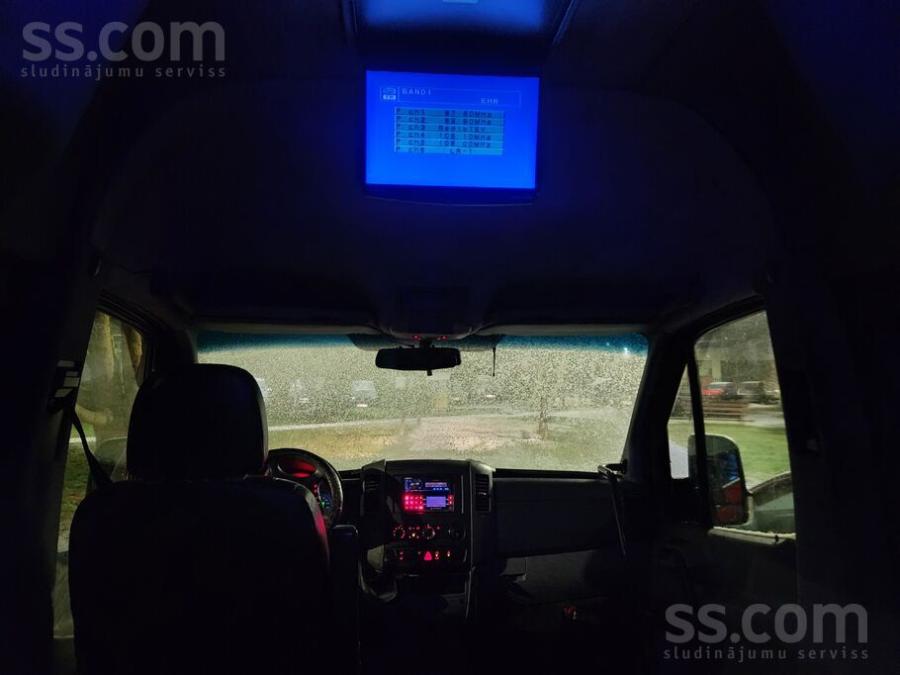 Red Volkswagen Crafter 2008 in Riga, with an engine capacity of 2.50 L and mileage of 233 thousand km for 10900 €, photo 7 on AUTOMOTO.COM.LV