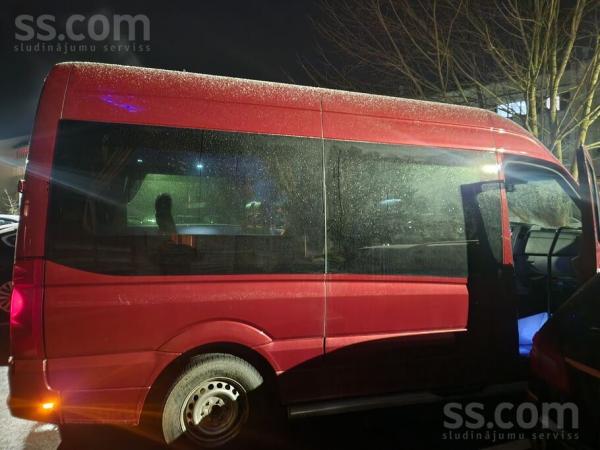 Red Volkswagen Crafter 2008 in Riga, with an engine capacity of 2.50 L and mileage of 233 thousand km for 10900 €, photo 7 on AUTOMOTO.COM.LV
