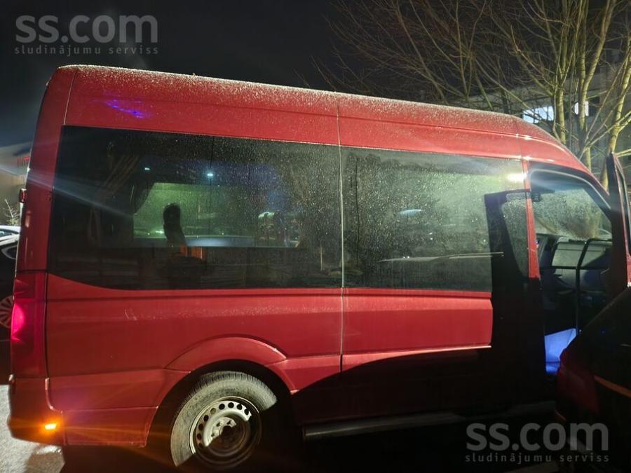 Red Volkswagen Crafter 2008 in Riga, with an engine capacity of 2.50 L and mileage of 233 thousand km for 10900 €, photo 8 on AUTOMOTO.COM.LV