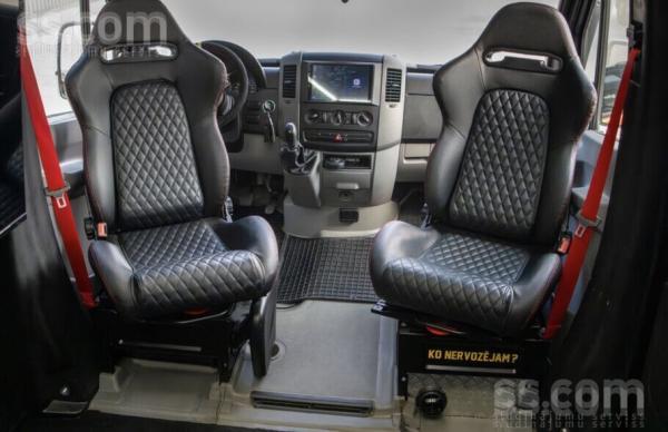 Red Volkswagen Crafter 2008 in Riga, with an engine capacity of 2.50 L and mileage of 650 thousand km for 16500 €, photo 6 on AUTOMOTO.COM.LV