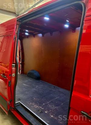 Red Volkswagen Crafter 2018 in Riga, with an engine capacity of 2.00 L and mileage of 235 thousand km for 17990 €, photo 14 on AUTOMOTO.COM.LV