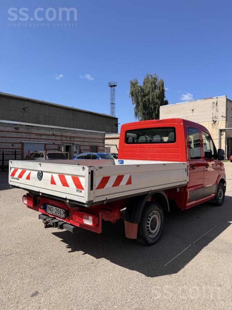 Red Volkswagen Crafter 2018 in Riga, with an engine capacity of 2.00 L and mileage of 143 thousand km for 22999 €, photo 3 on AUTOMOTO.COM.LV