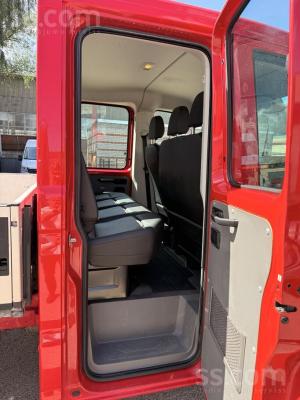 Red Volkswagen Crafter 2018 in Riga, with an engine capacity of 2.00 L and mileage of 143 thousand km for 22999 €, photo 7 on AUTOMOTO.COM.LV