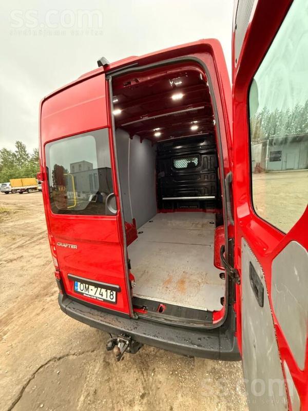 Red Volkswagen Crafter 2023 in Riga, with an engine capacity of 2.00 L and mileage of 22 thousand km for 31777 €, photo 5 on AUTOMOTO.COM.LV
