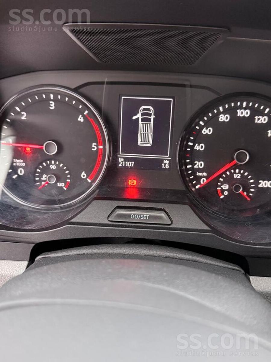 Red Volkswagen Crafter 2023 in Riga, with an engine capacity of 2.00 L and mileage of 22 thousand km for 31777 €, photo 8 on AUTOMOTO.COM.LV