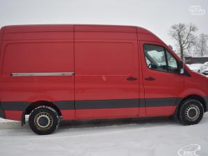 Red Volkswagen Crafter 2016 in Riga, with an engine capacity of 2.00 L and mileage of 285 thousand km for 8000 €, photo 7 on AUTOMOTO.COM.LV