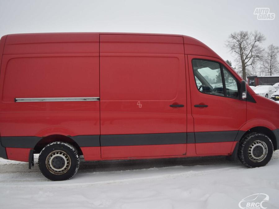 Red Volkswagen Crafter 2016 in Riga, with an engine capacity of 2.00 L and mileage of 285 thousand km for 8000 €, photo 7 on AUTOMOTO.COM.LV