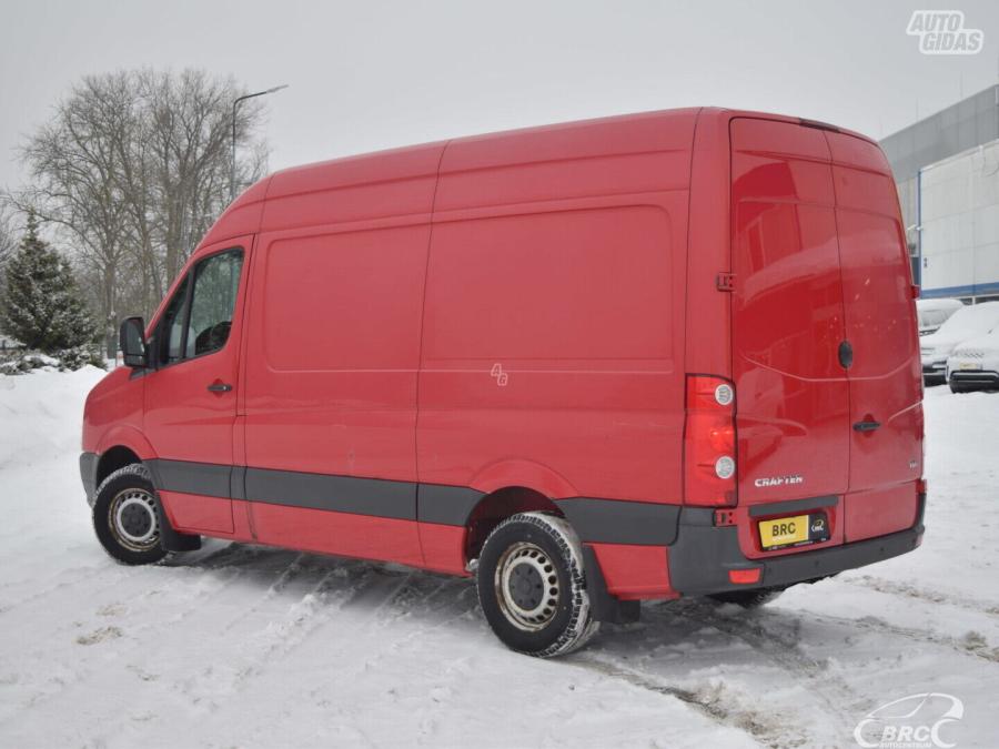 Red Volkswagen Crafter 2016 in Riga, with an engine capacity of 2.00 L and mileage of 285 thousand km for 8000 €, photo 9 on AUTOMOTO.COM.LV