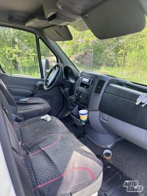 Volkswagen Crafter 2007 in Vilnius, with an engine capacity of 2.40 L and mileage of 250 thousand km for 1900 €, photo 5 on AUTOMOTO.COM.LV