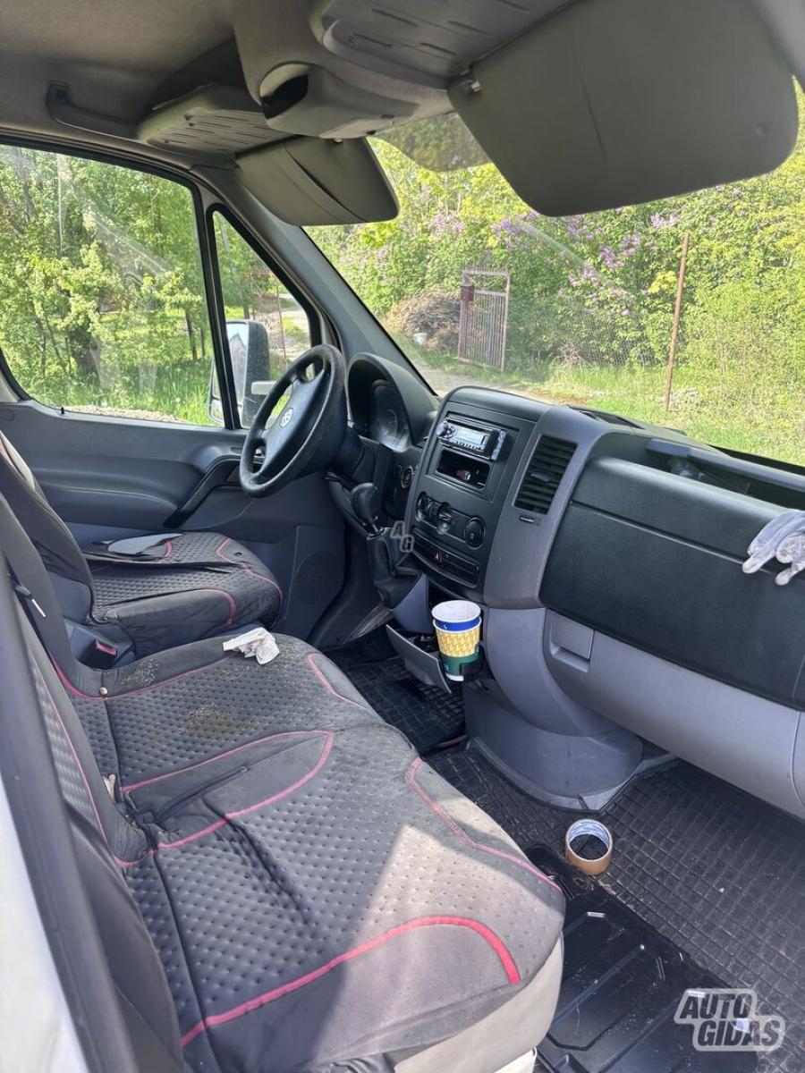 Volkswagen Crafter 2007 in Vilnius, with an engine capacity of 2.40 L and mileage of 250 thousand km for 1900 €, photo 5 on AUTOMOTO.COM.LV