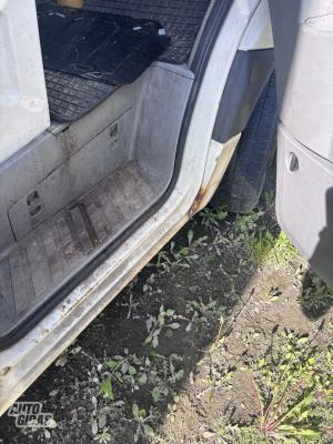Volkswagen Crafter 2007 in Vilnius, with an engine capacity of 2.40 L and mileage of 250 thousand km for 1900 €, photo 8 on AUTOMOTO.COM.LV