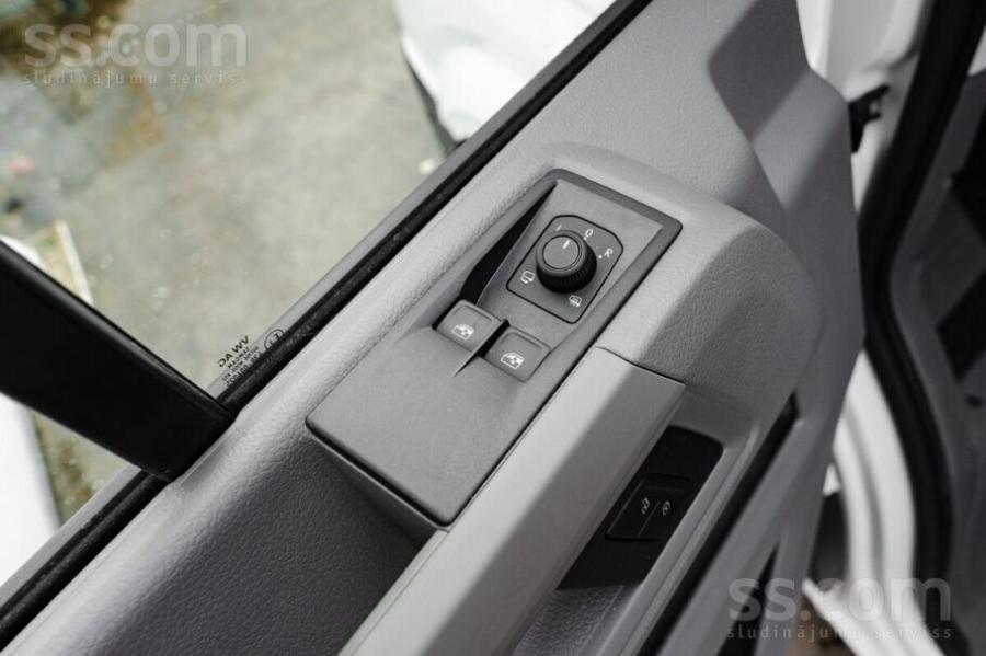 Balts Volkswagen Crafter 2025 Rīga, ar dzinēja tilpumu 2.00 L un nobraukumu 4 tūkst. km par 39900 €, foto 12 vietnē AUTOMOTO.COM.LV