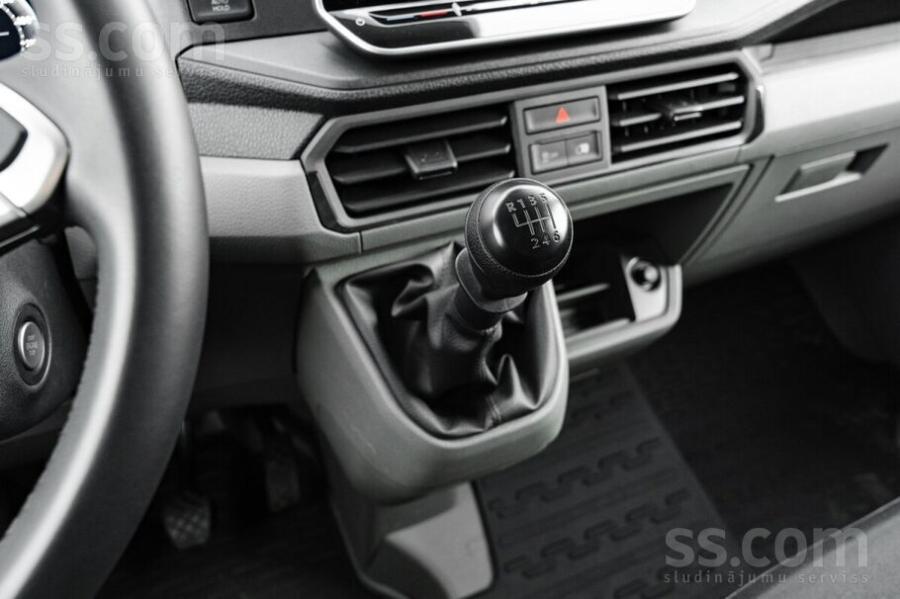 Balts Volkswagen Crafter 2025 Rīga, ar dzinēja tilpumu 2.00 L un nobraukumu 4 tūkst. km par 39900 €, foto 18 vietnē AUTOMOTO.COM.LV