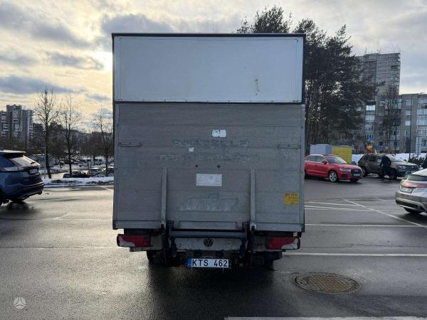 White Volkswagen Crafter 2007 in Vilnius, with an engine capacity of 2.50 L and mileage of 396 thousand km for 3200 €, photo 5 on AUTOMOTO.COM.LV