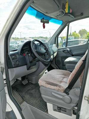 White Volkswagen Crafter 2008 in Panevezys, with an engine capacity of 2.46 L and mileage of 296 thousand km for 8950 €, photo 6 on AUTOMOTO.COM.LV