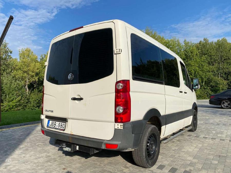 White Volkswagen Crafter 2009 in Kaunas, with an engine capacity of 2.50 L and mileage of 398 thousand km for 5300 €, photo 3 on AUTOMOTO.COM.LV