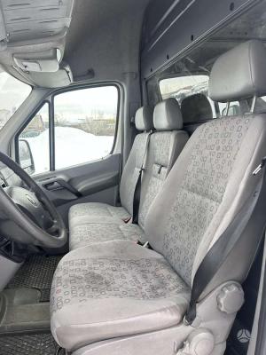White Volkswagen Crafter 2009 in Kaunas, with an engine capacity of 2.46 L and mileage of 405 thousand km for 3900 €, photo 9 on AUTOMOTO.COM.LV