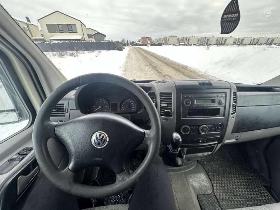 White Volkswagen Crafter 2009 in Kaunas, with an engine capacity of 2.46 L and mileage of 405 thousand km for 3900 €, photo 10 on AUTOMOTO.COM.LV