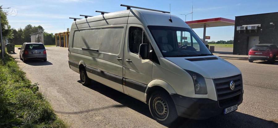 White Volkswagen Crafter 2009 in Sakiai, with an engine capacity of 2.50 L and mileage of 446 thousand km for 3400 €, photo 4 on AUTOMOTO.COM.LV