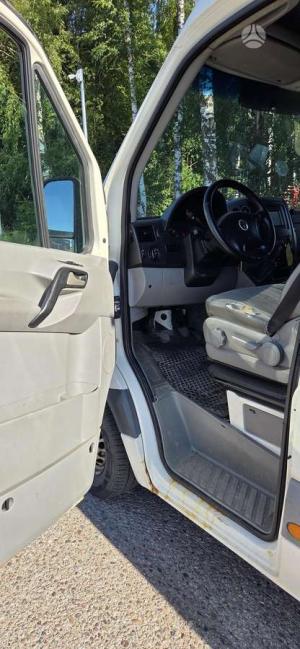 White Volkswagen Crafter 2009 in Sakiai, with an engine capacity of 2.50 L and mileage of 446 thousand km for 3400 €, photo 11 on AUTOMOTO.COM.LV