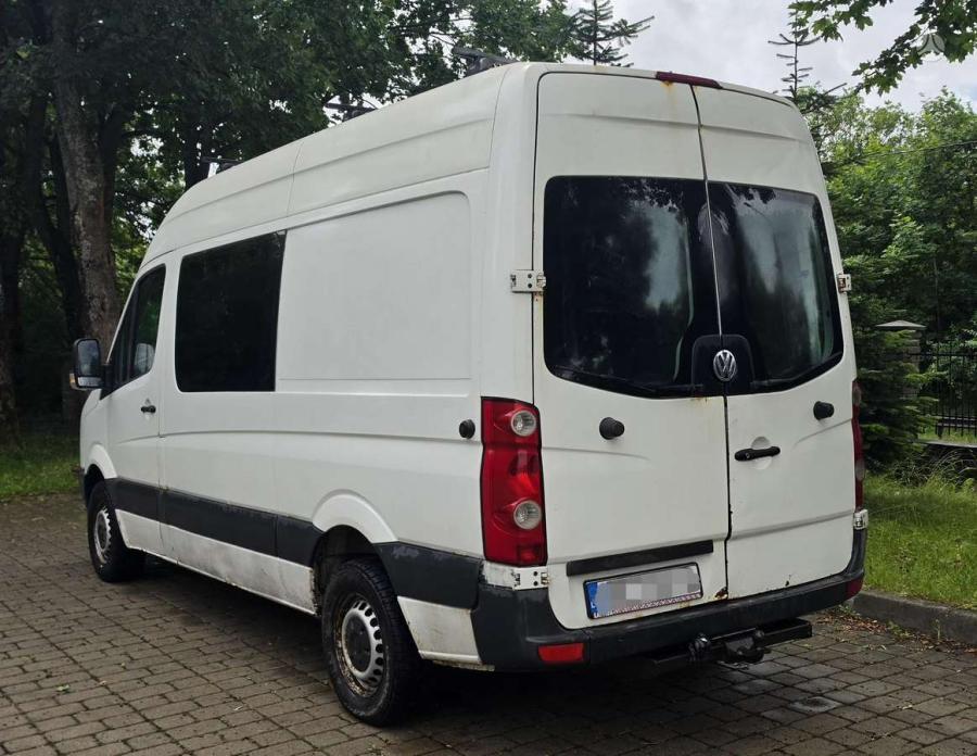 White Volkswagen Crafter 2009 in Vilnius, with an engine capacity of 2.50 L and mileage of 350 thousand km for 2200 €, photo 8 on AUTOMOTO.COM.LV