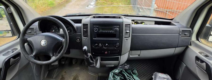 White Volkswagen Crafter 2009 in Vilnius, with an engine capacity of 2.50 L and mileage of 350 thousand km for 2200 €, photo 10 on AUTOMOTO.COM.LV