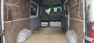White Volkswagen Crafter 2009 in Vilnius, with an engine capacity of 2.50 L and mileage of 350 thousand km for 2200 €, photo 14 on AUTOMOTO.COM.LV