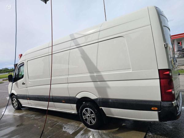 White Volkswagen Crafter 2010 in Kaunas, with an engine capacity of 2.46 L and mileage of 420 thousand km for 1 €, photo 7 on AUTOMOTO.COM.LV